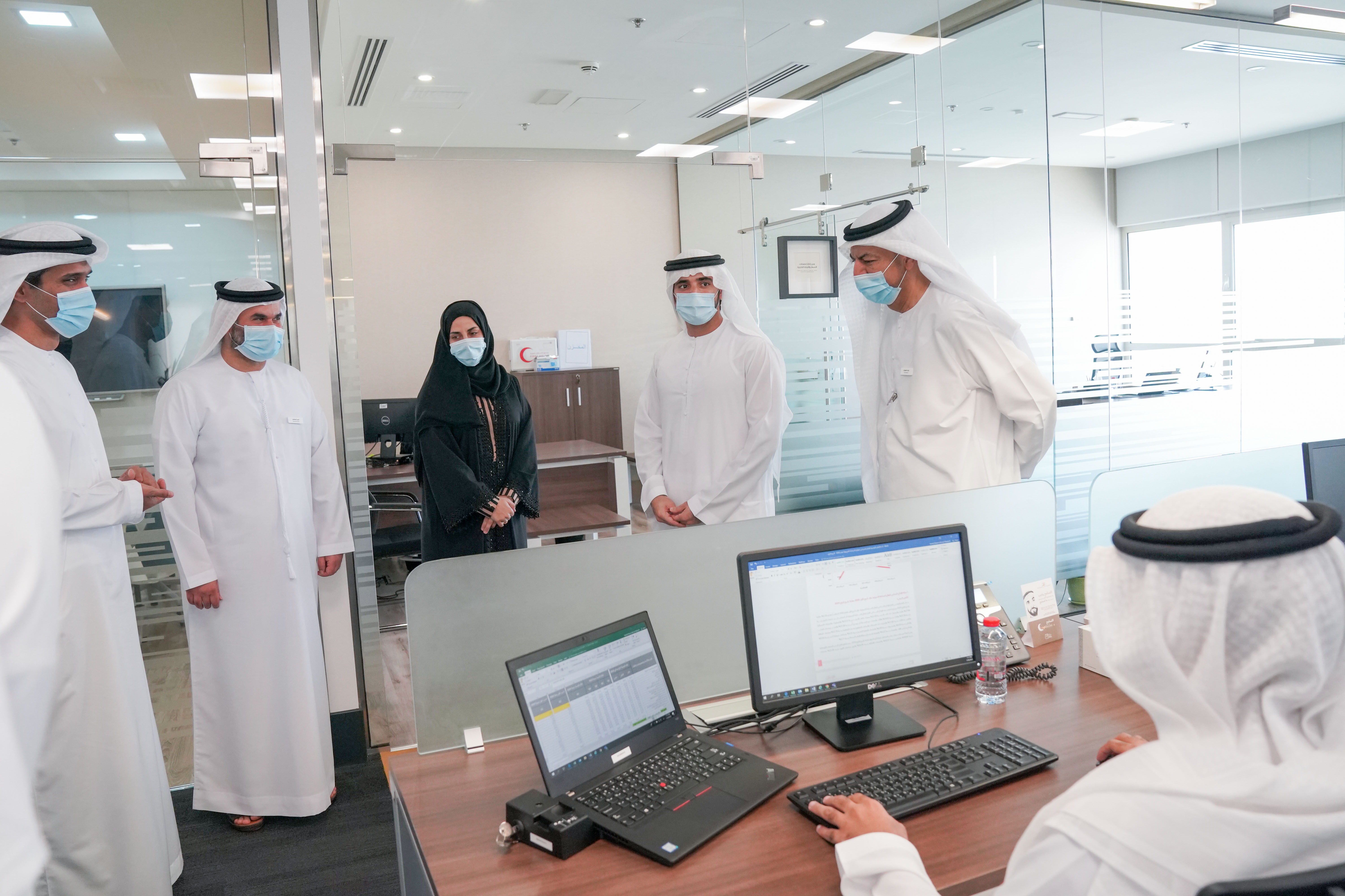 Hamdan bin Mohammed visits Dubai Statistics Center